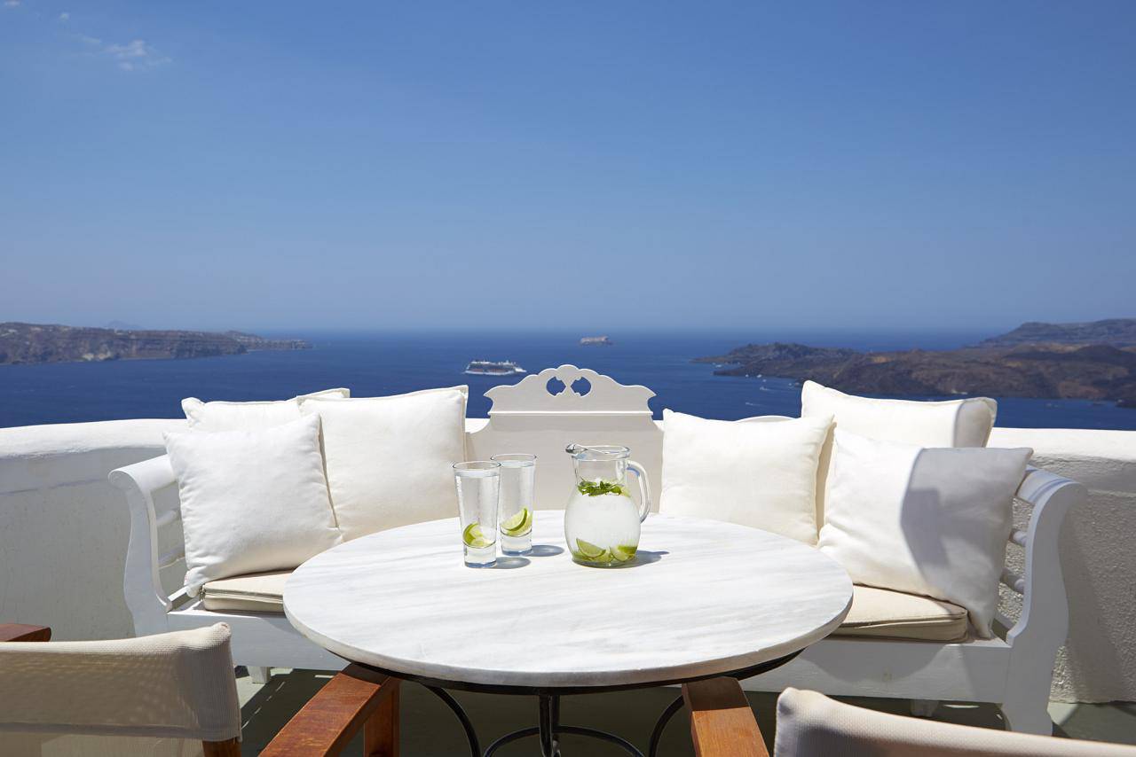 Volcano View Hotel Santorin - 5 star luxury hotels